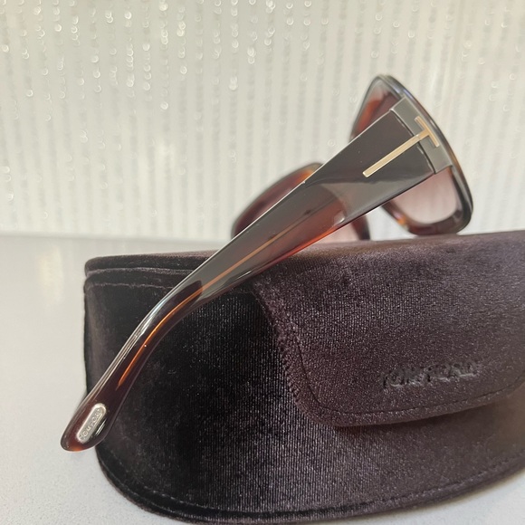Tom Ford | Accessories | Tom Ford Lisa Tf28 Color R65 | Poshmark